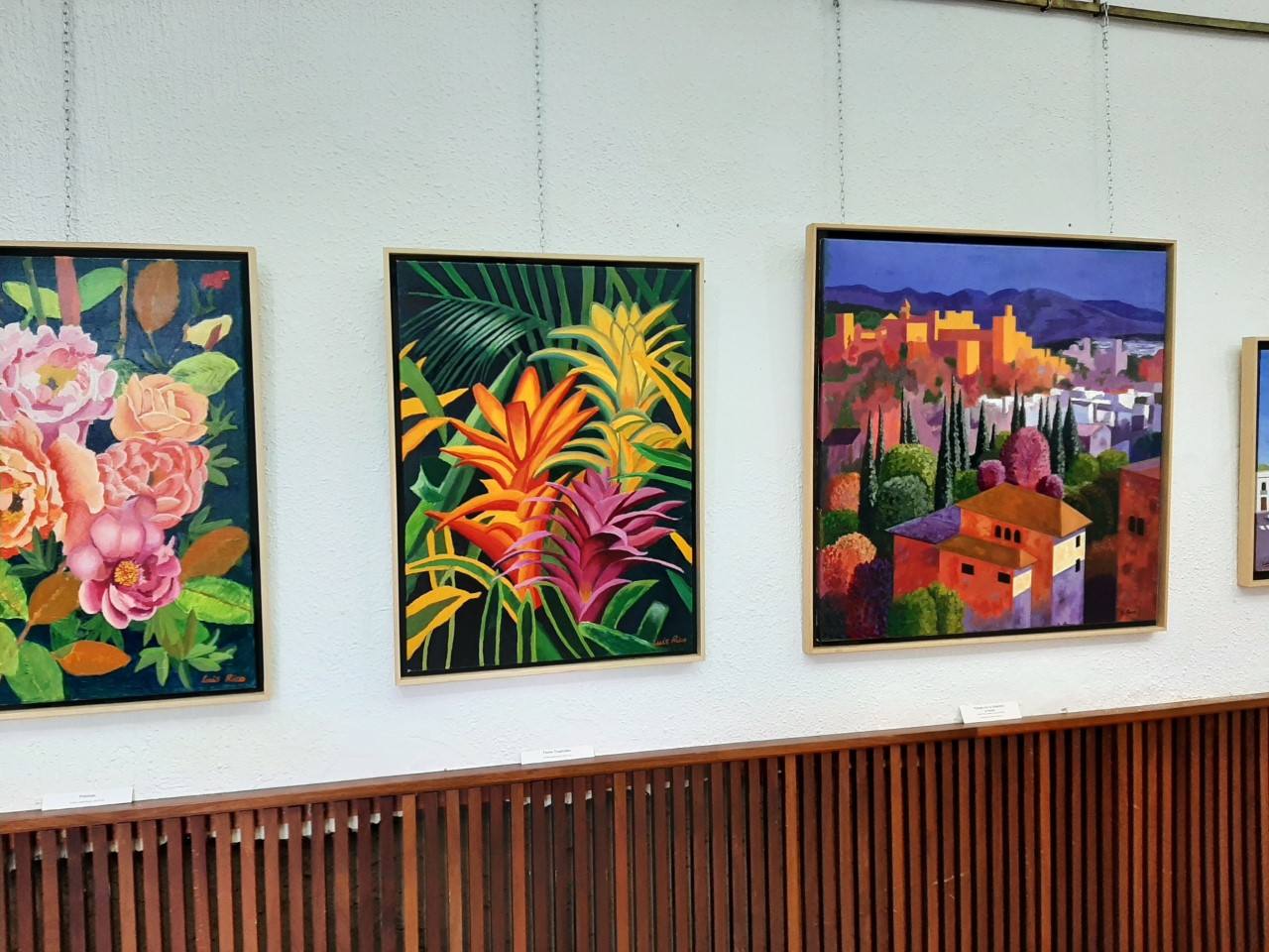 Luis Rico, la locura del color en sus cuadros expuestos en Los Santos ...