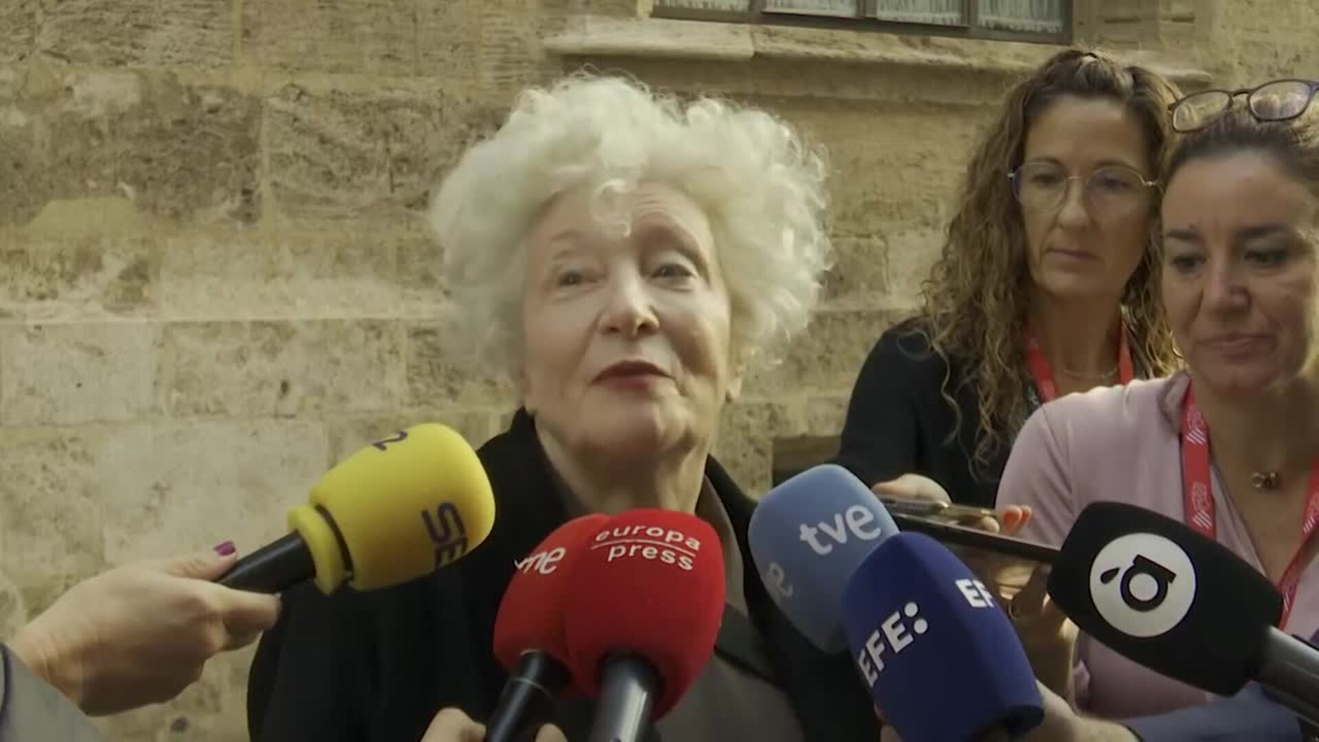 Magüi Mira se hace con la Medalla al Mèrit Cultural de la Generalitat | Hoy